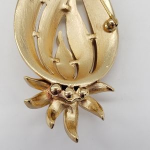 Trifari | Jewelry | Vintage Crown Trifari Gold Tone Flower Blossom ...